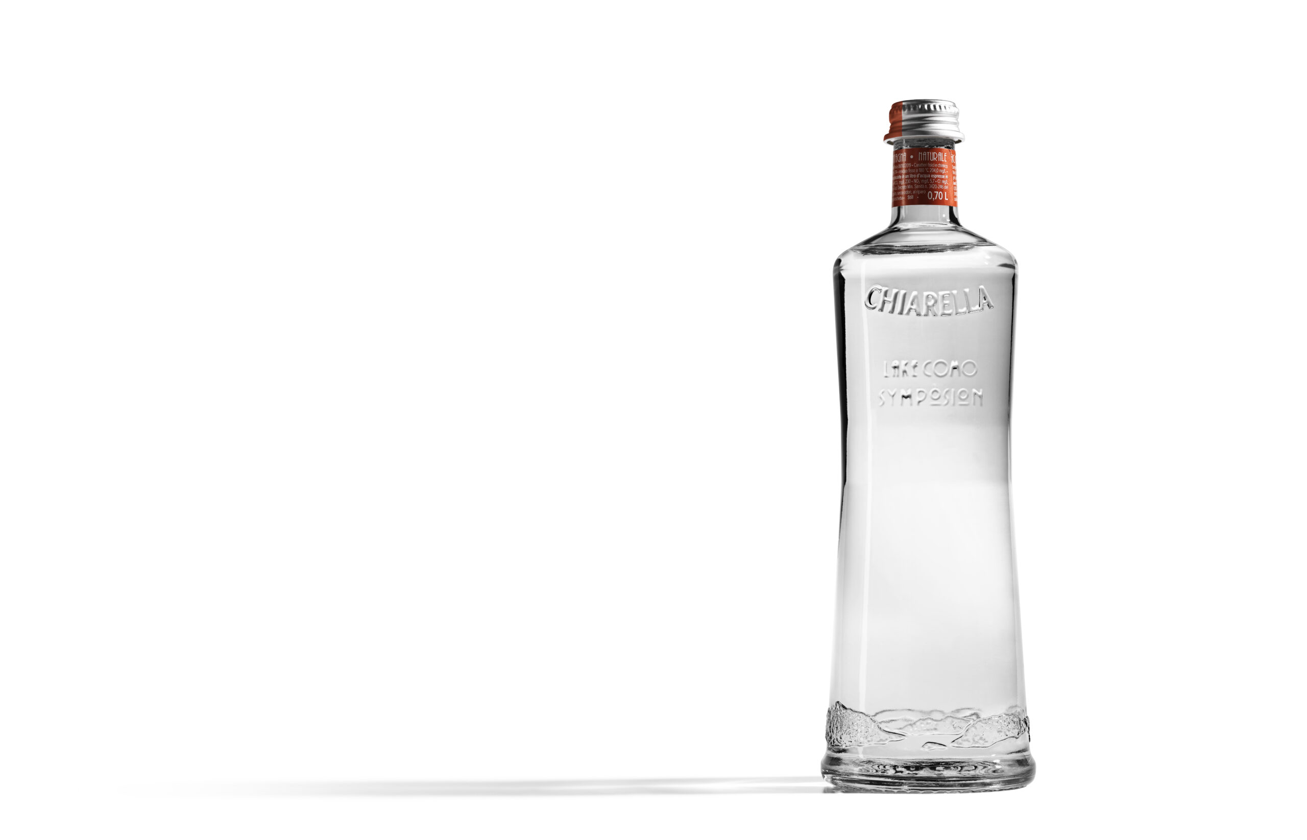 Acqua Chiarella presenta la nuova bottiglia Sympòsion alla Interni ...