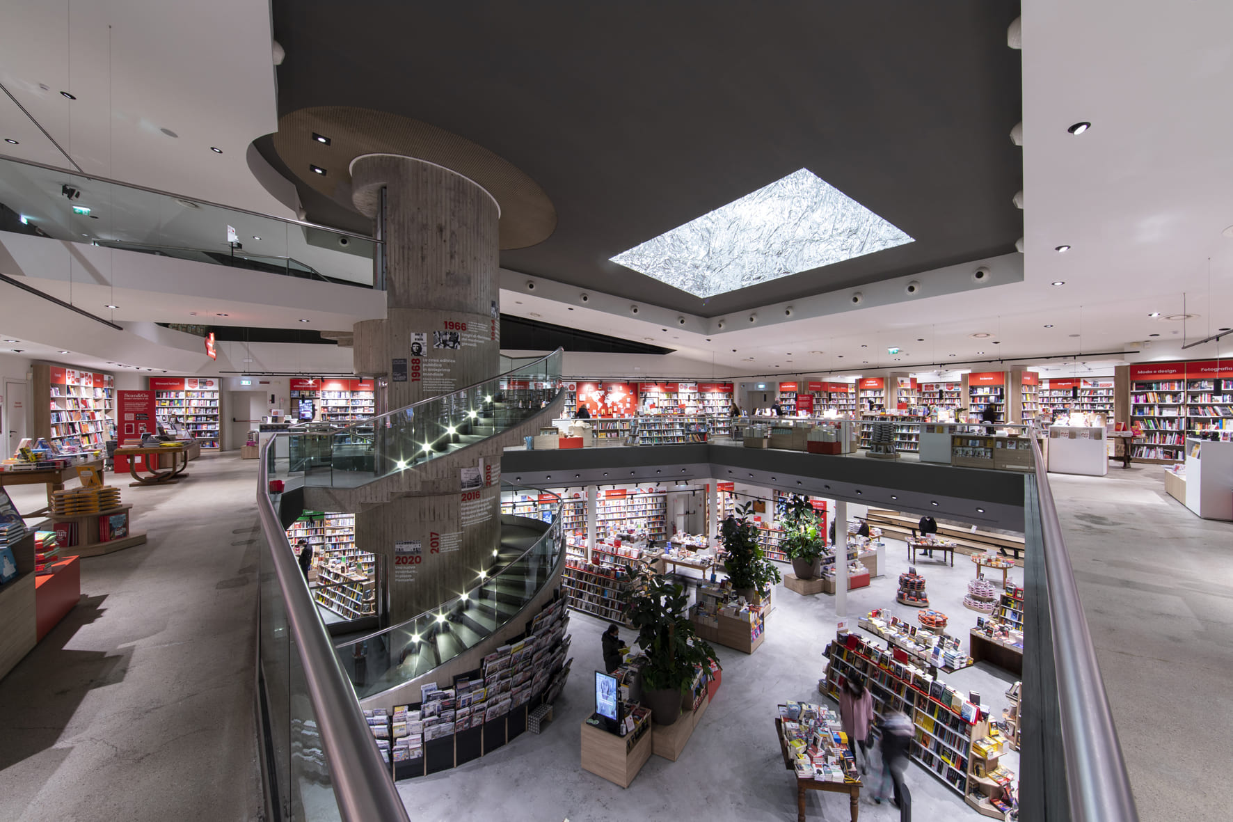 Imoon illumina il nuovo look della Feltrinelli di Piazza Piemonte a Milano